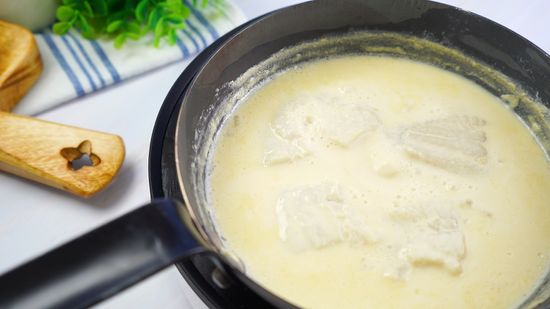 How long does it take to poach fish in milk?