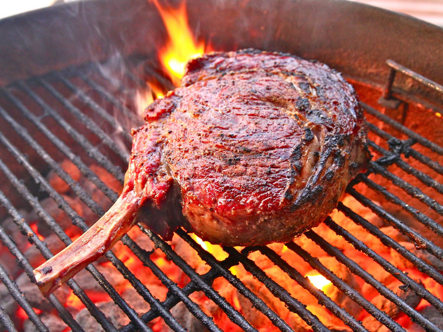 How long should I leave steaks out before grilling?