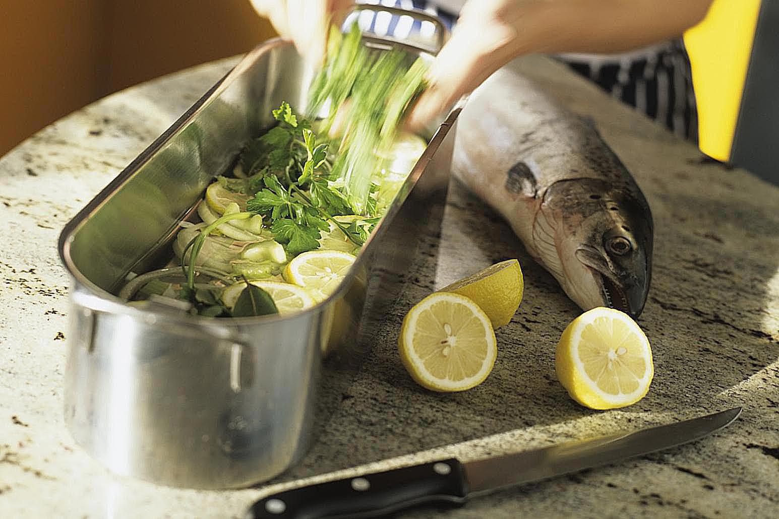 How long should you leave fish to marinate?