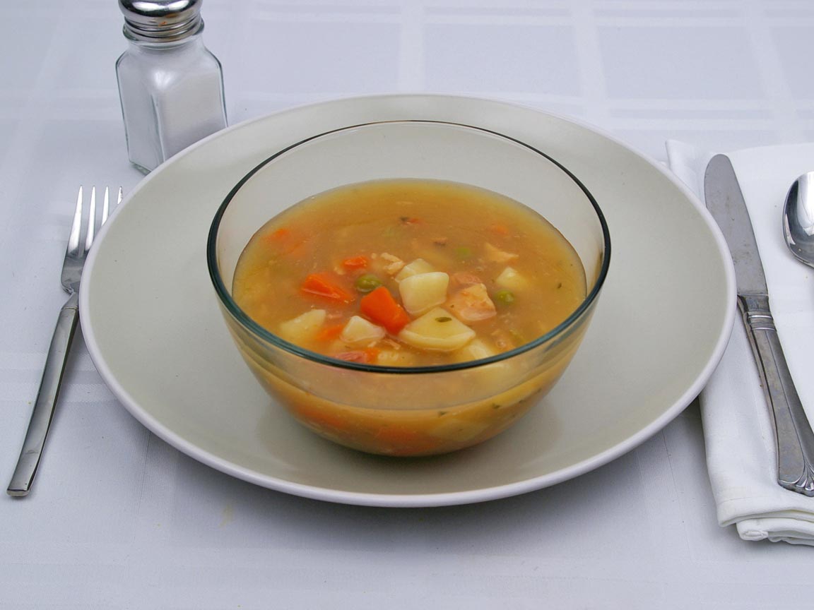 How many calories are in 2 cups of vegetable chicken soup?