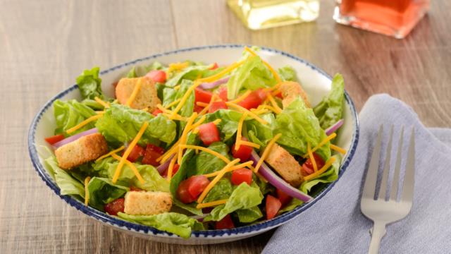 How many calories are in a Red Lobster salad?