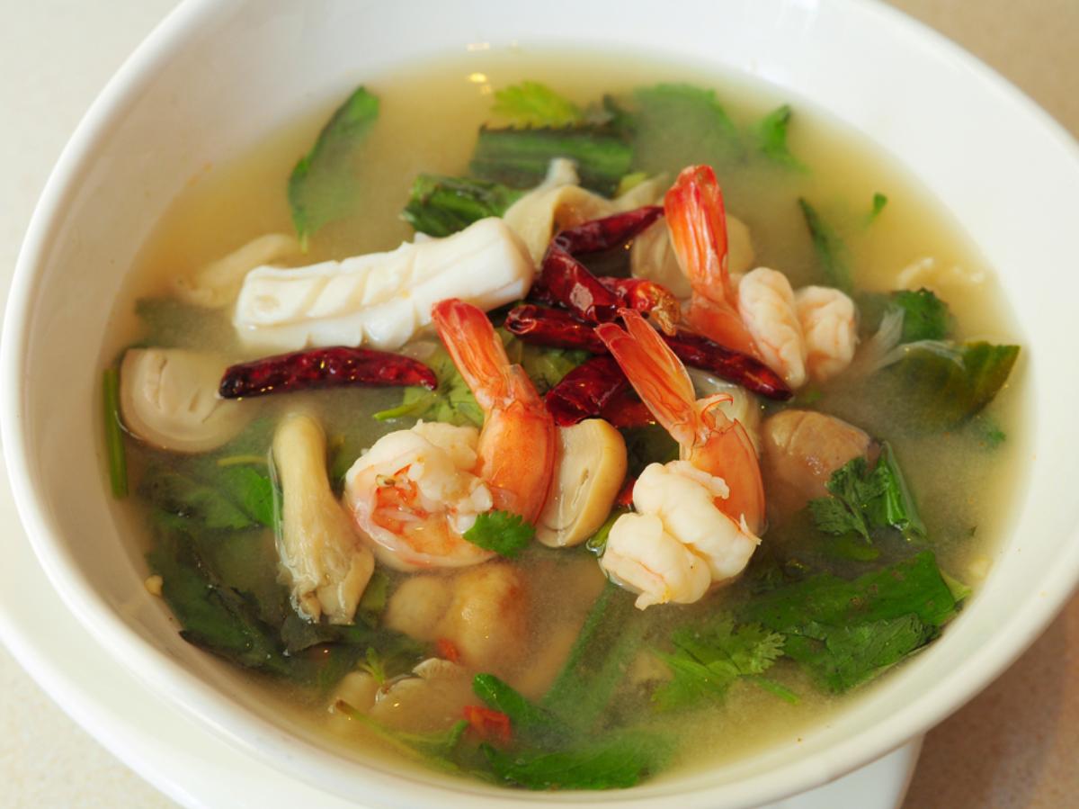 How many calories are in fish Head soup?