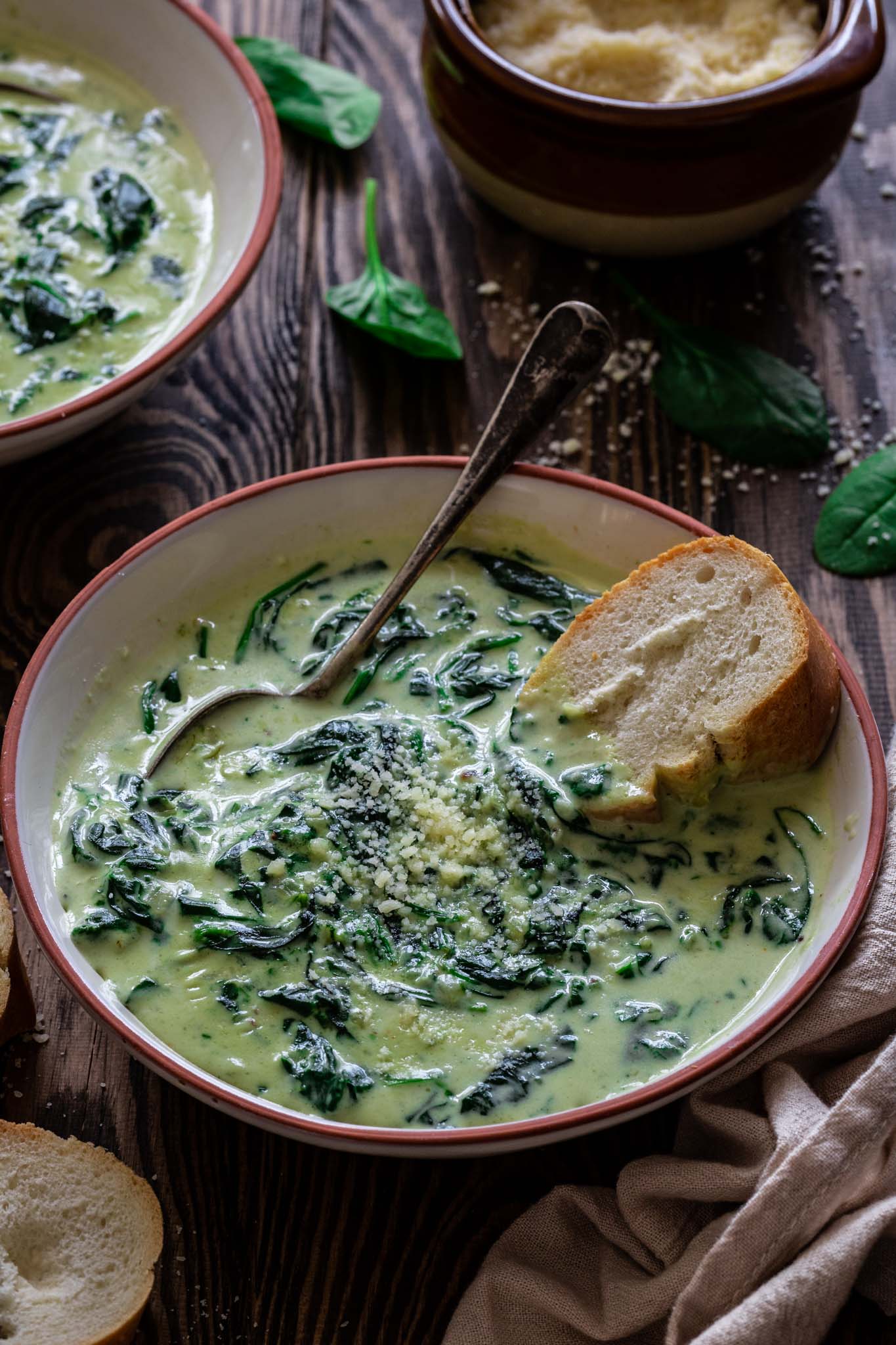 How many carbs are in a cup of cream of spinach soup?