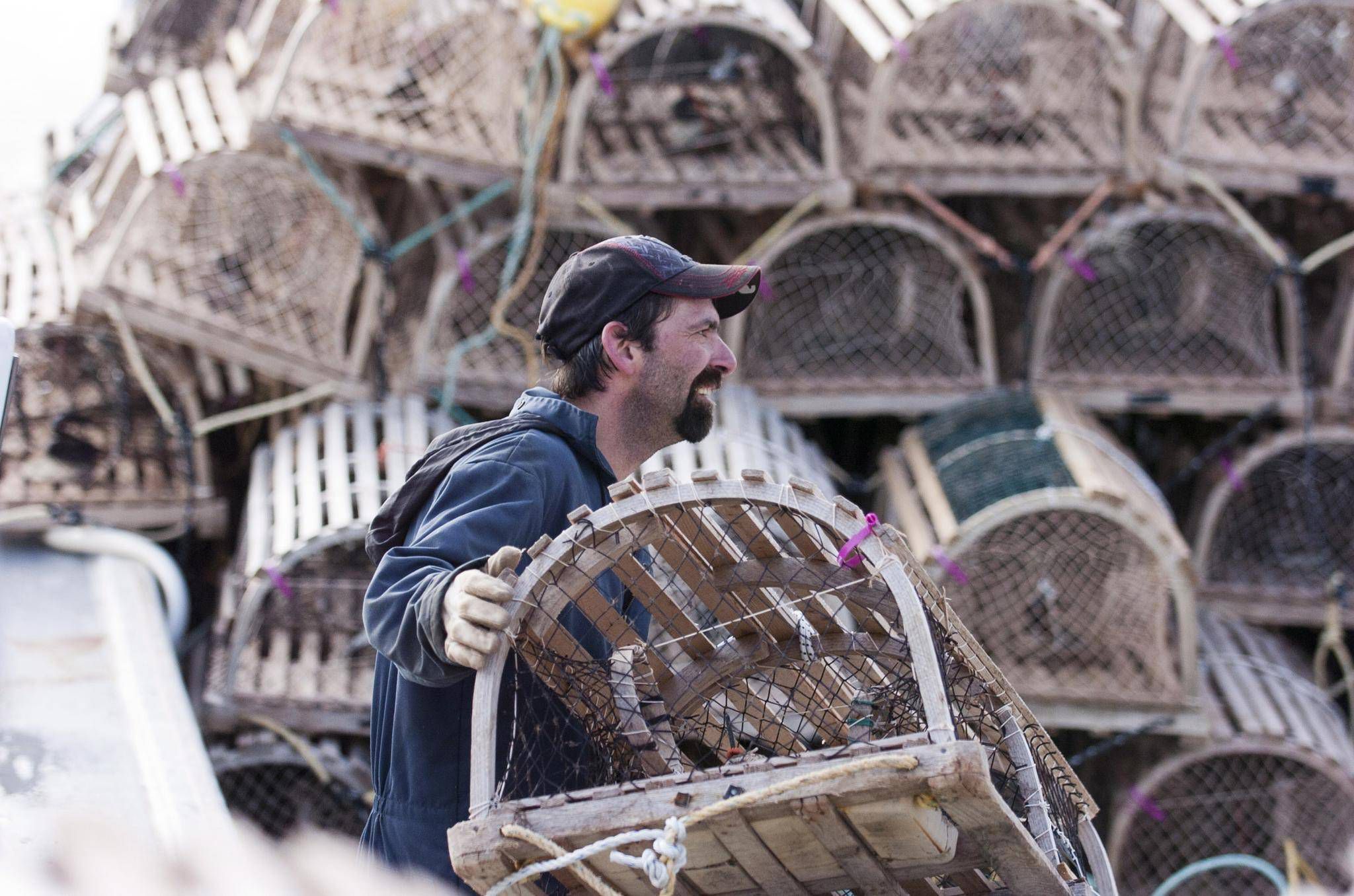 How much does a lobster fisherman make in Canada?