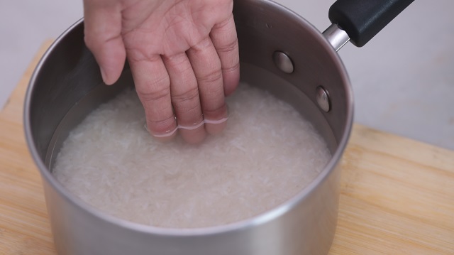 How much water do you use to cook rice?