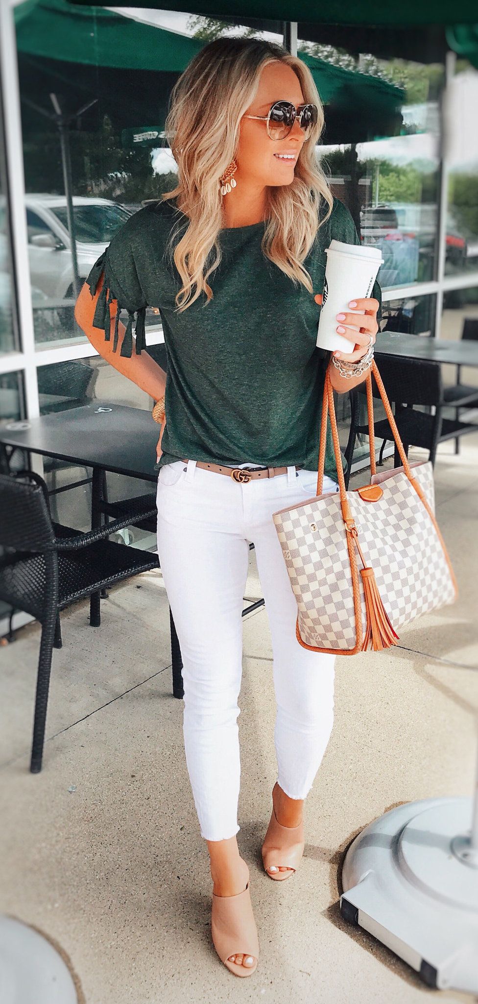 How to style white jeans in summer?