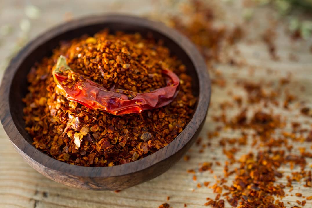 Is chili powder the same as red pepper flakes?