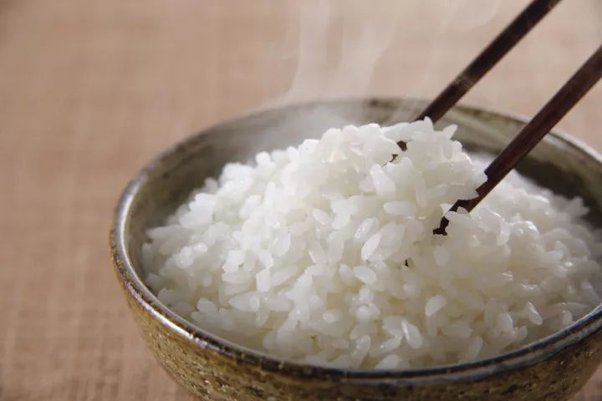 Is Chinese white rice cooked in oil?