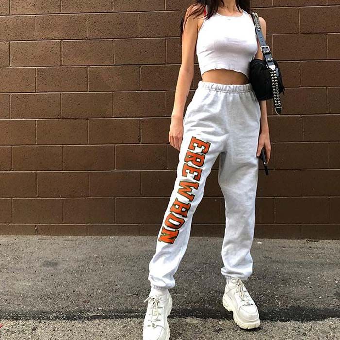 Is it OK to wear sweatpants in summer?