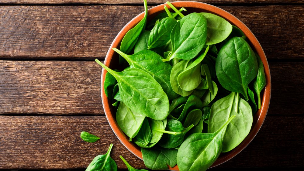 Is it safe to eat spinach daily?