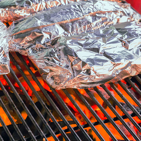 Is it safe to grill fish in aluminum foil?
