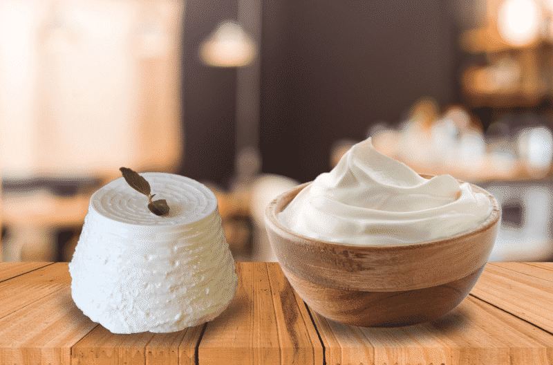 Is sour cream and ricotta the same?