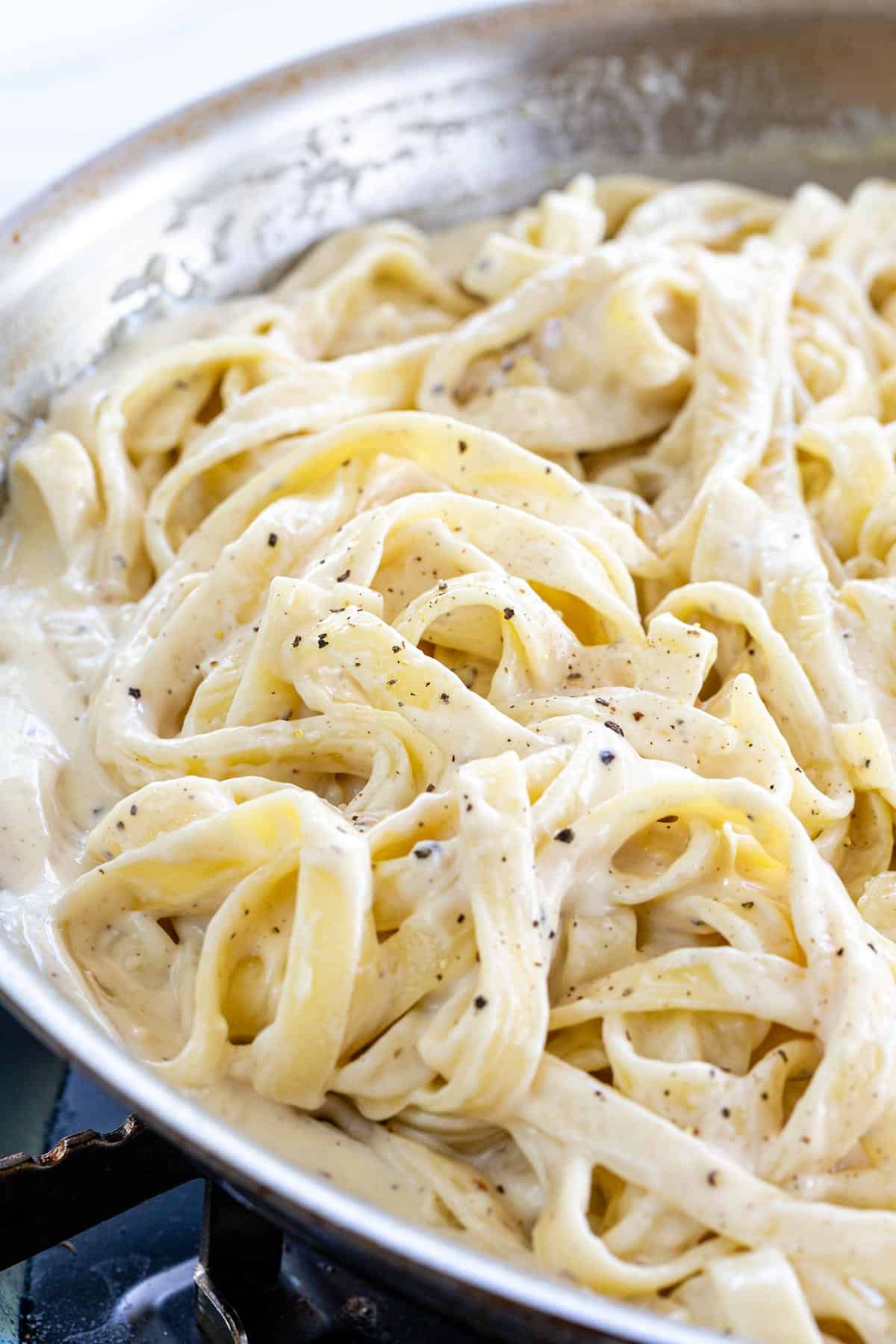 Is white sauce pasta and Alfredo sauce the same?