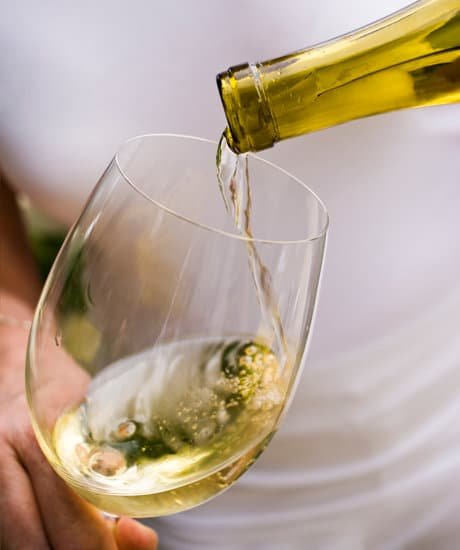 Is white wine OK for a clear liquid diet?