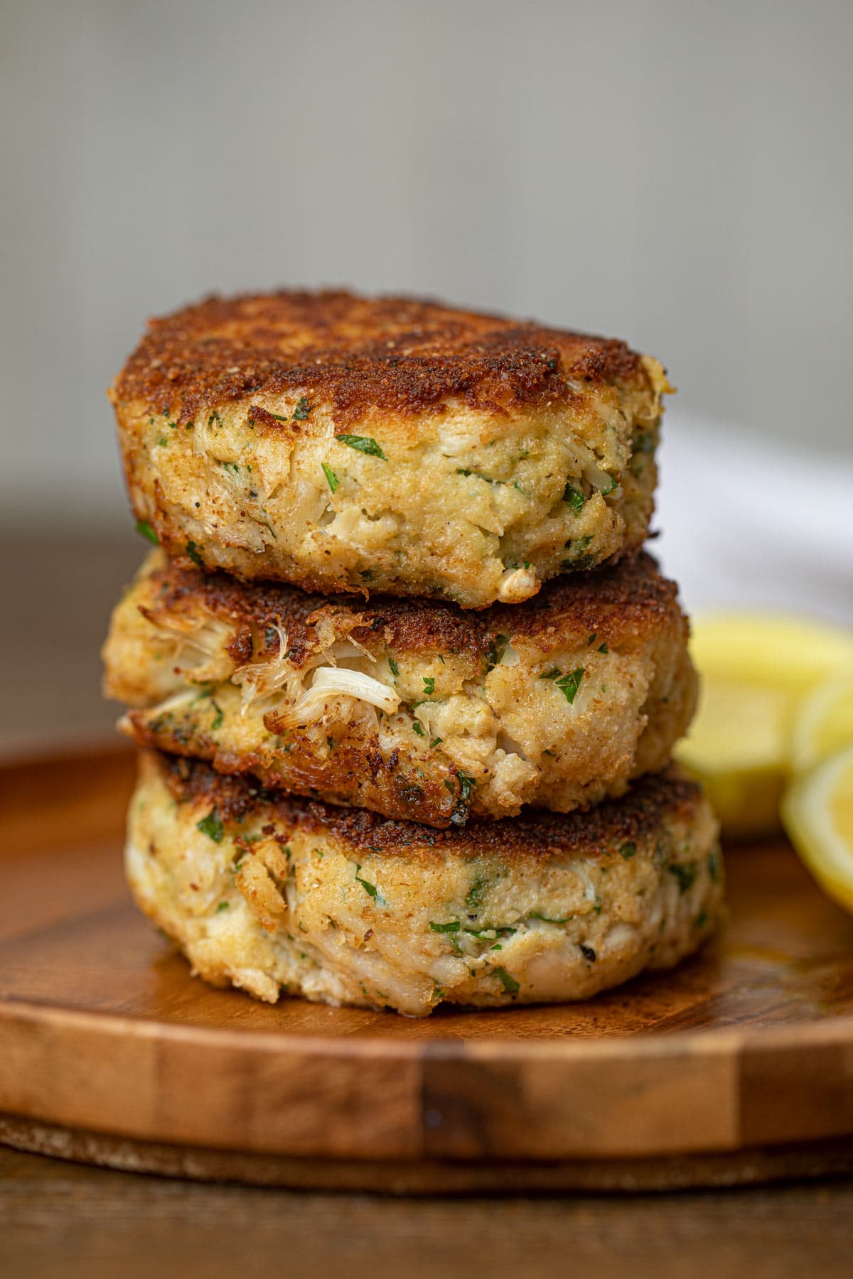 Should crab cakes be served hot or cold?