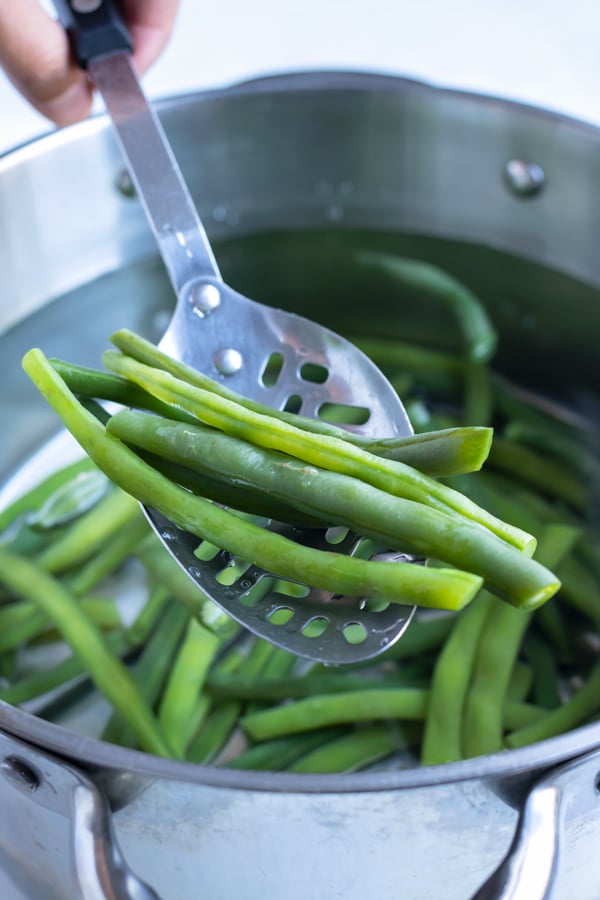 Should I soak green beans before cooking?