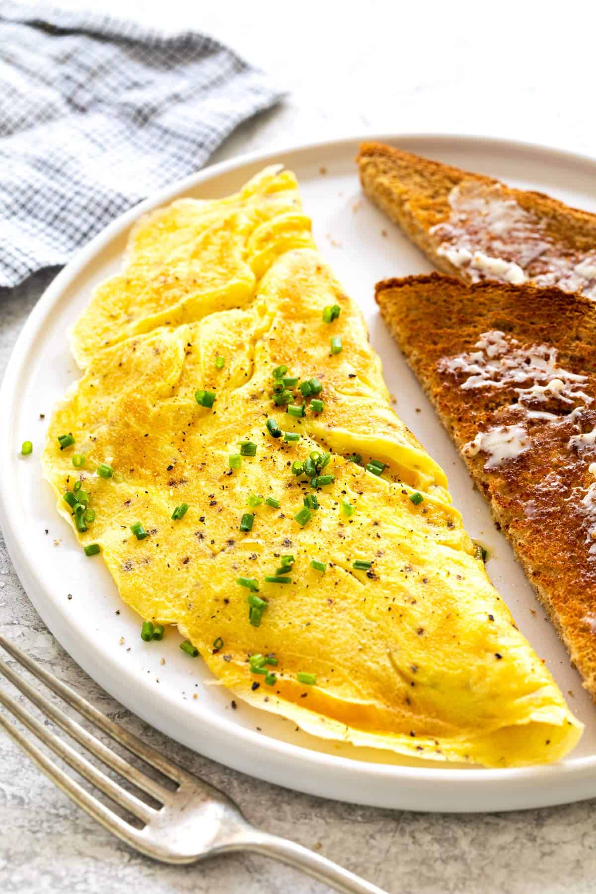Should you add water to eggs for omelette?