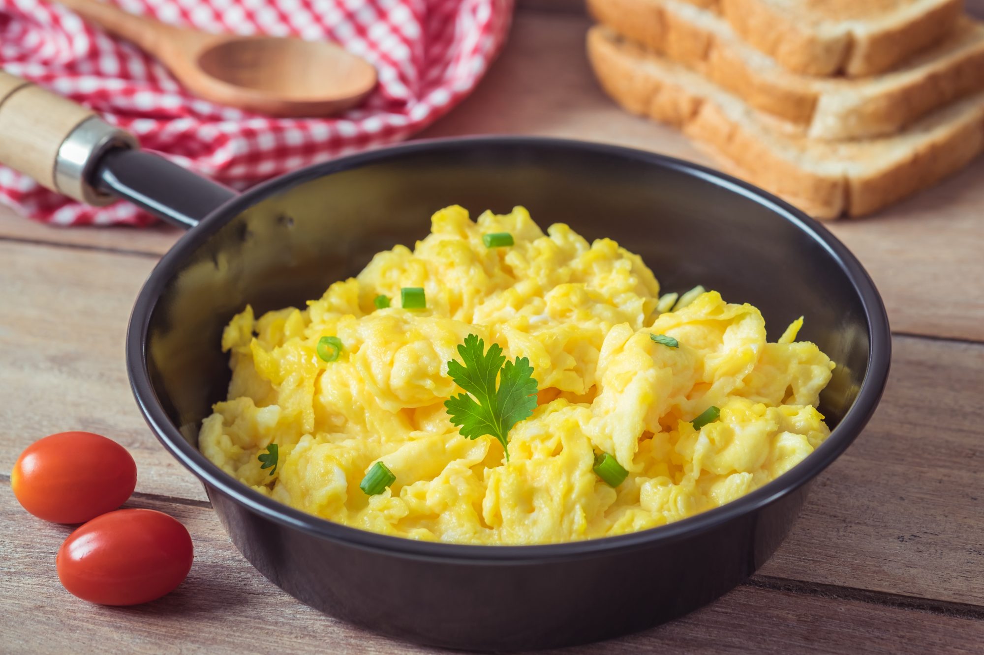 Should you put milk or cream in scrambled eggs?