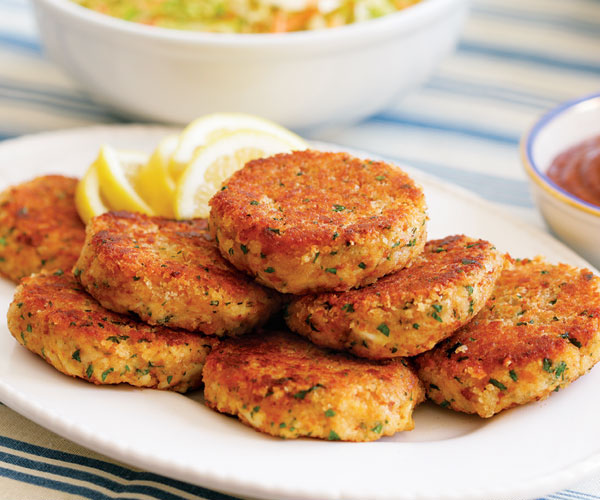 What are seafood cakes made of?