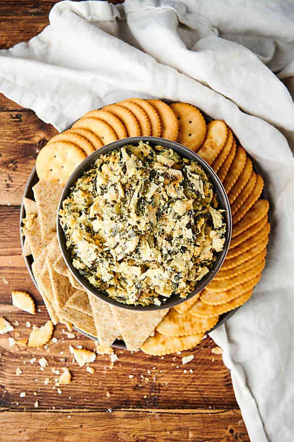 What crackers go well with artichoke dip?