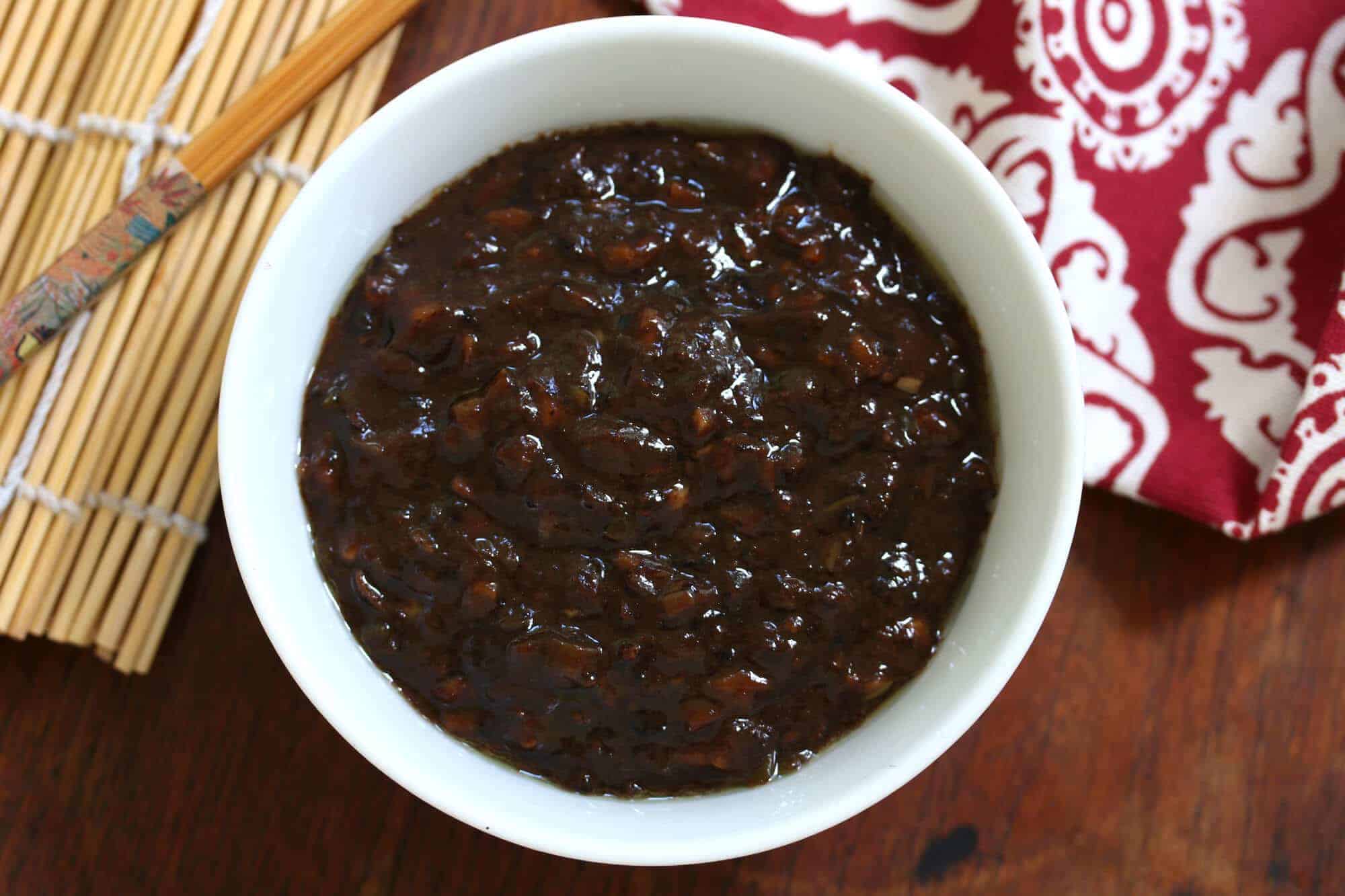 What does black bean paste taste like?