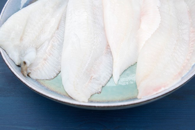 What does plaice fillet taste like?