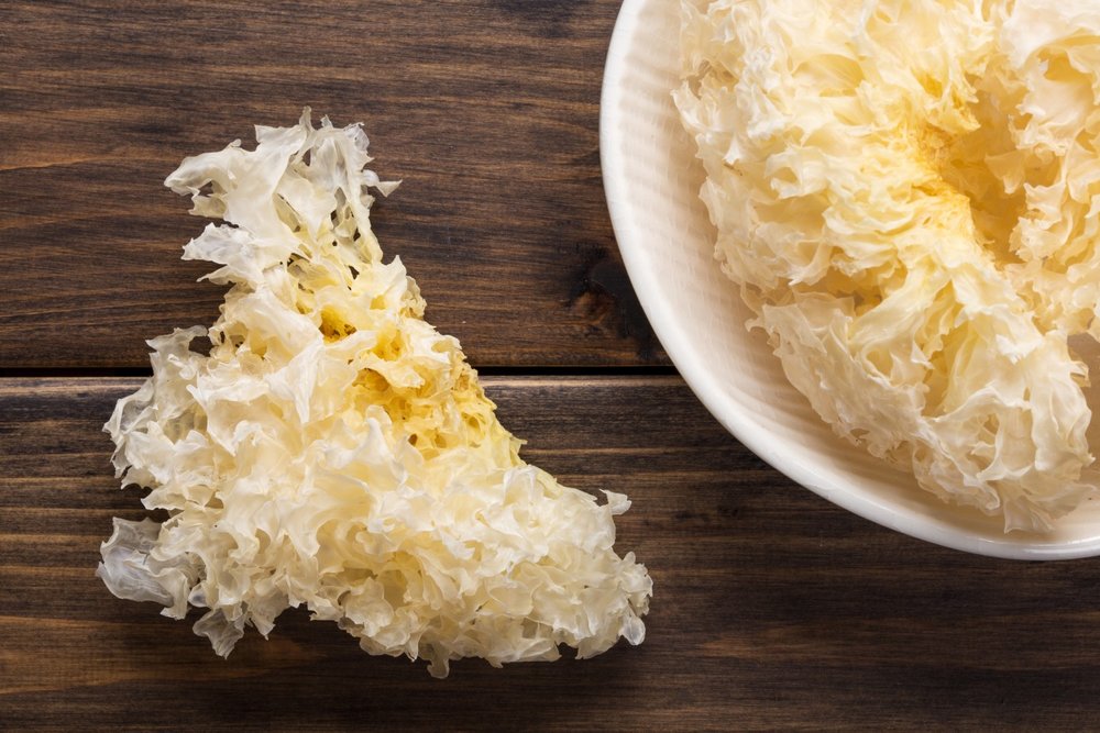 What does snow fungus taste like?