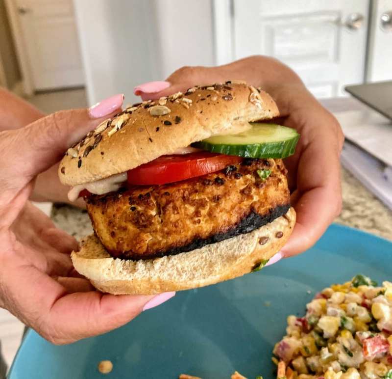 What does tofu burger taste like?