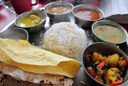 What is the difference between Indian and Bengali food?