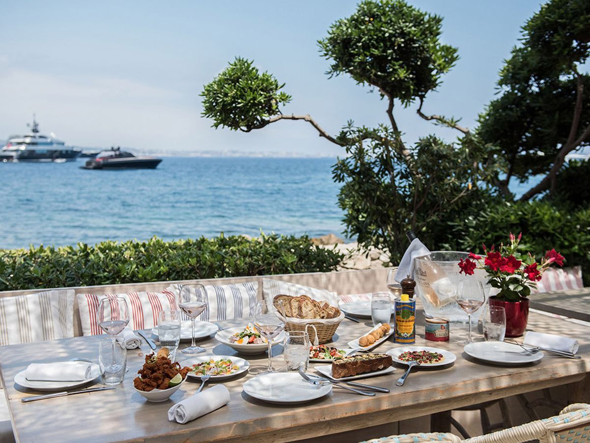 What is the most popular food in Cannes?