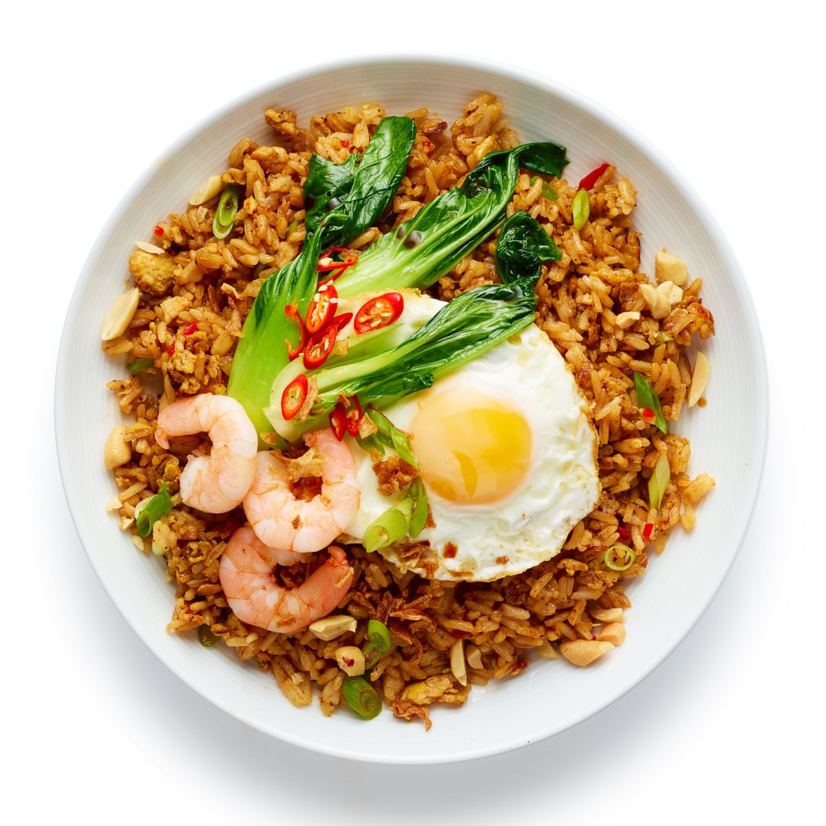 What is the principal ingredient used in nasi goreng?