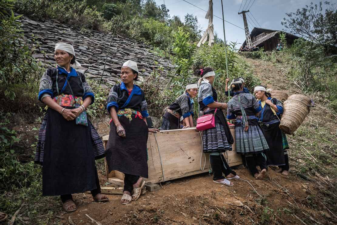 What is the traditional burial site of the Hmong people? [2022