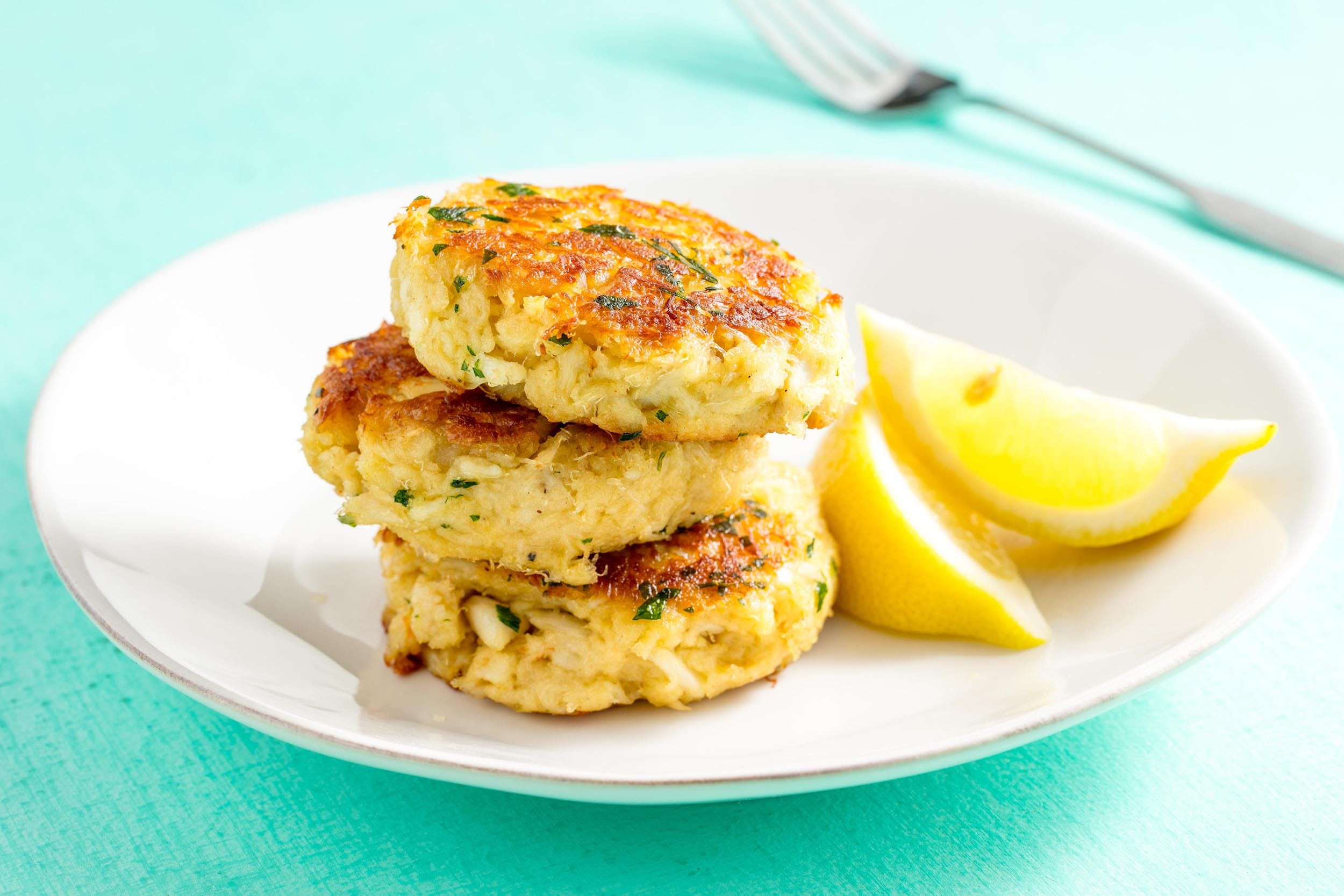 What makes an authentic crab cake recipe?