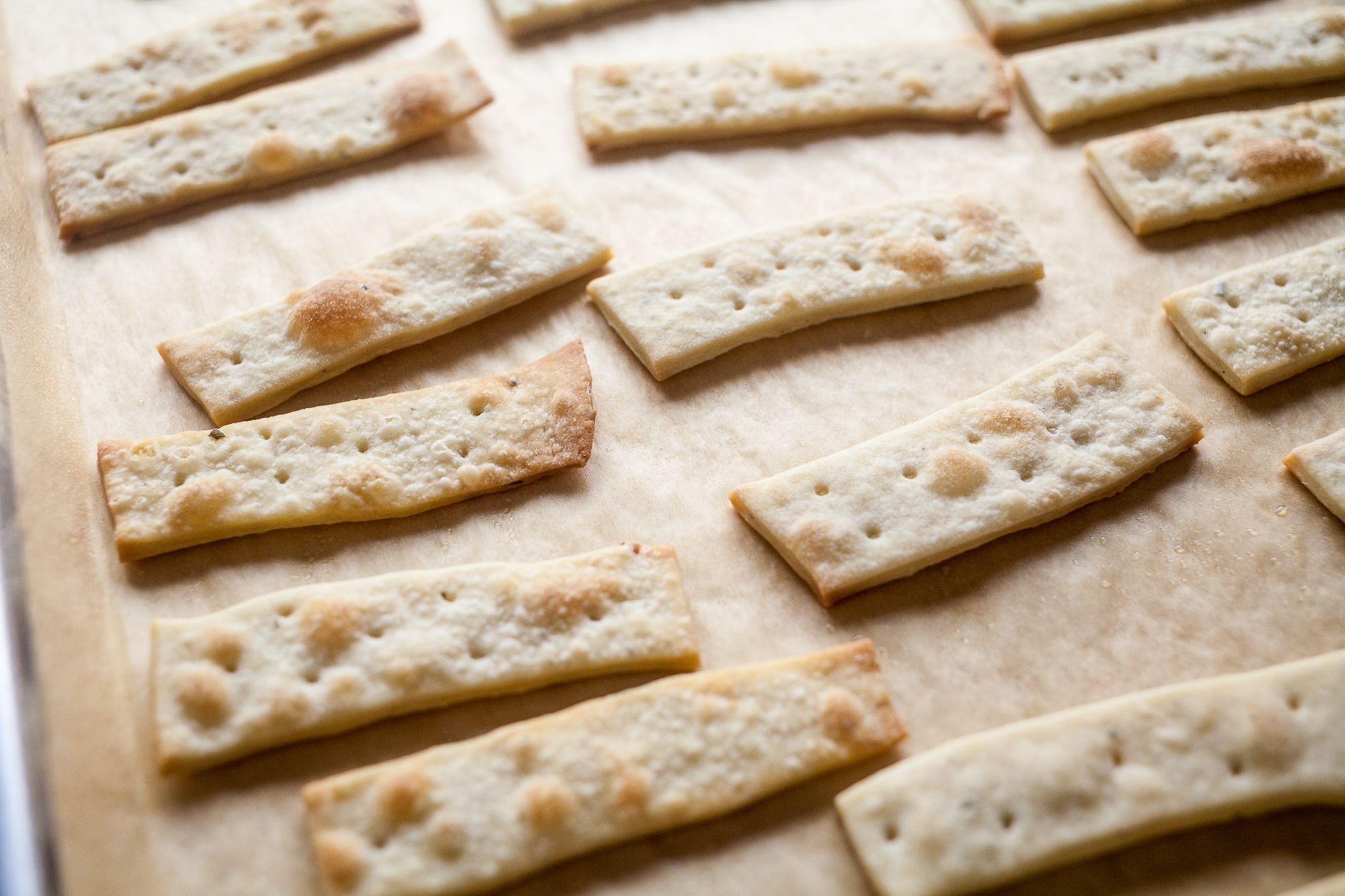 What temperature do you bake crackers at?
