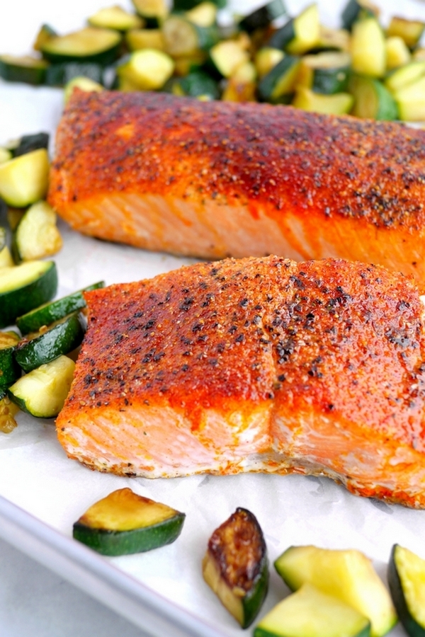 What temperature should I cook my salmon on in the air fryer?