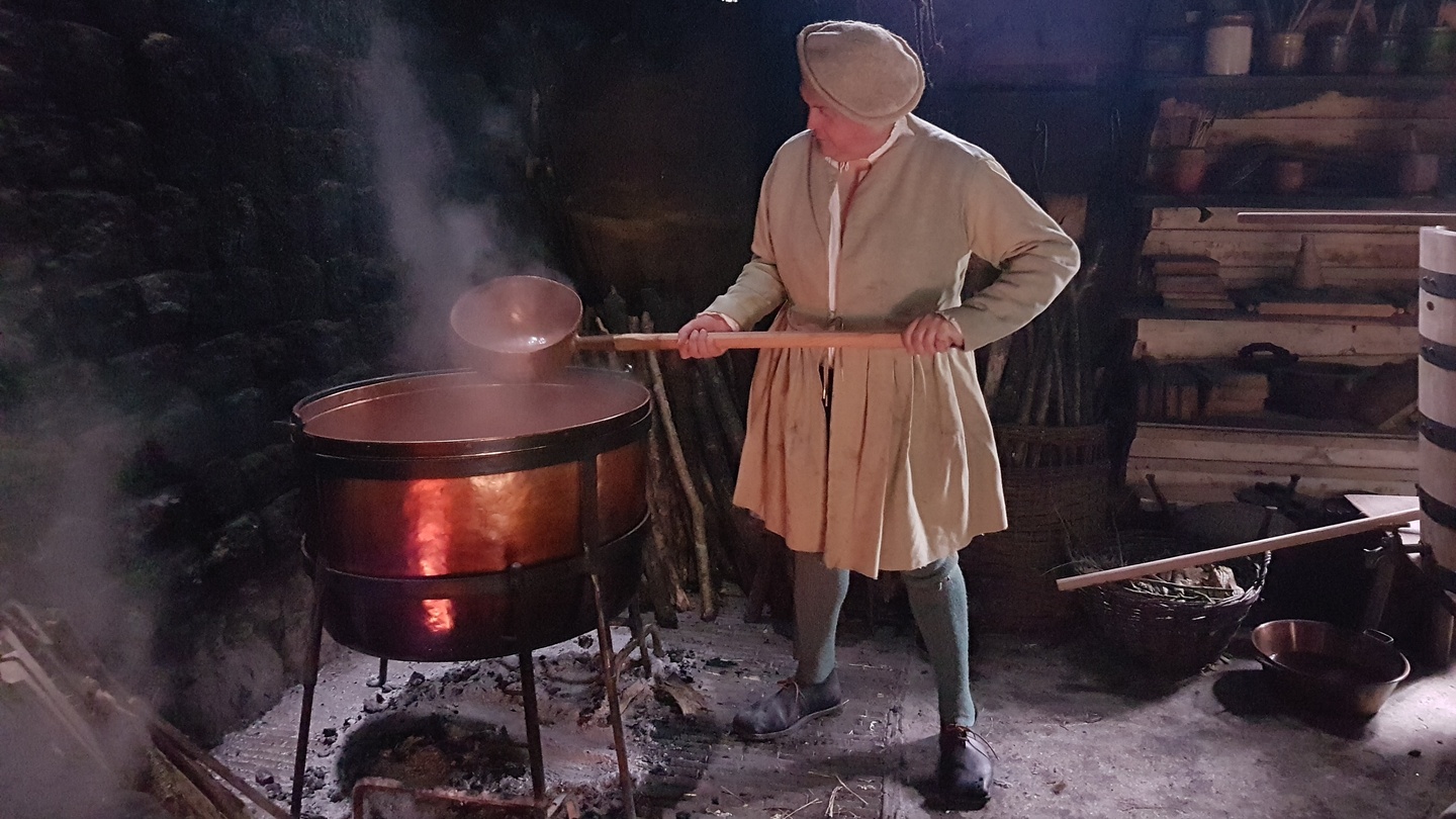 When did Ireland start eating potatoes?