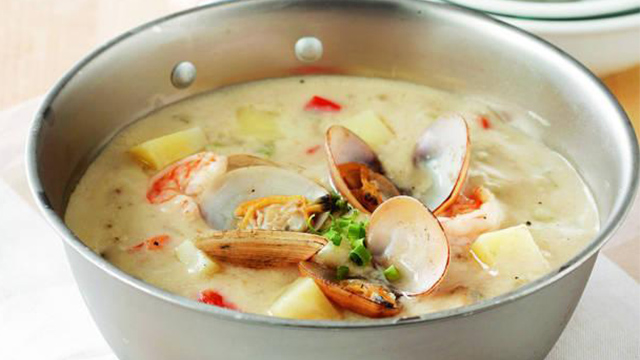 Which is thicker chowder or bisque?