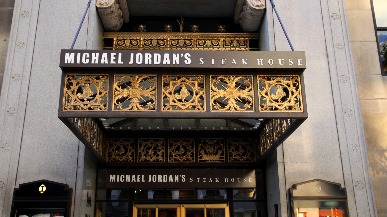 Why did Michael Jordan Steakhouse close?