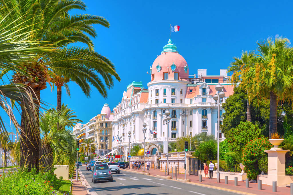 Why is the French Riviera famous?