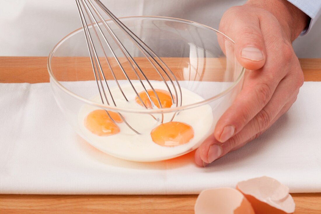 Will egg yolks thicken a sauce?